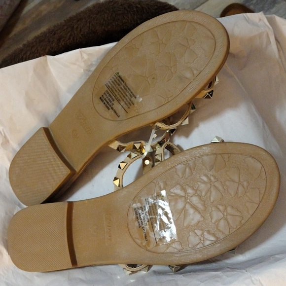 Forever 21 | Shoes | Forever Tan Sandals With Gold Accents Sz9 New ...